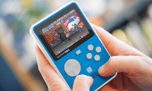 Una Game Boy moderna por unos centavos. Nuevos juegos salen todo el tiempo.